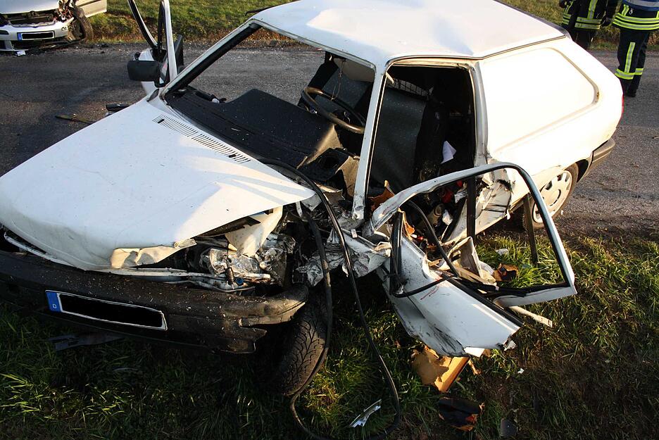 31-Jährige stirbt bei Frontalunfall - STIMME.de