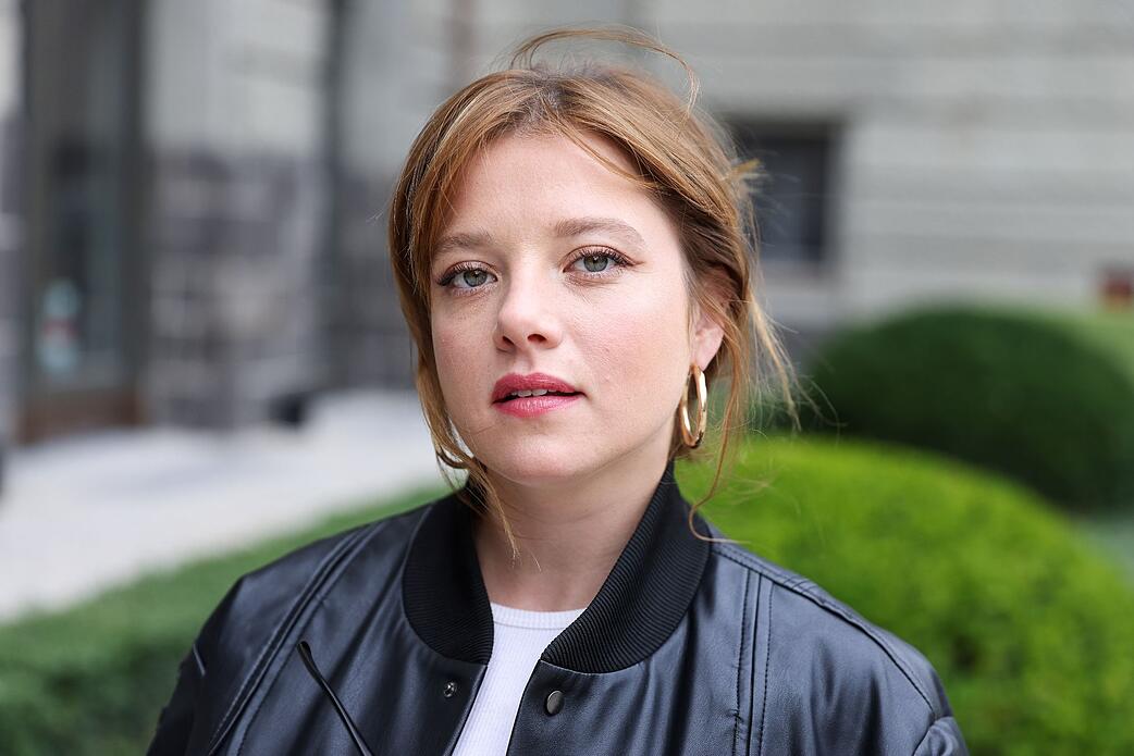 Jella Haase geht gegen Stress Fastenwandern - STIMME.de