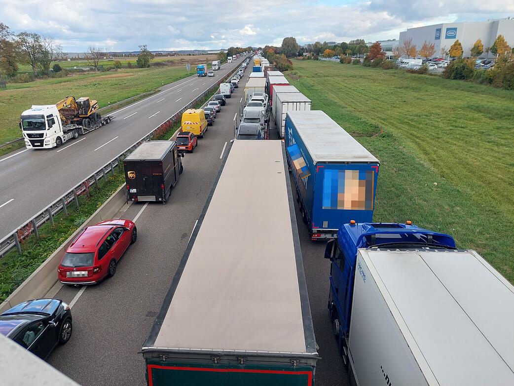 A6-Vollsperrung nach fünf Stunden aufgehoben: Unfall mit drei Lkw bei Waldenburg - STIMME.de