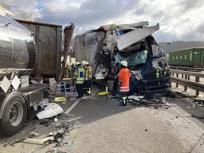 Schwerer Lkw-Unfall auf der A6 - STIMME.de