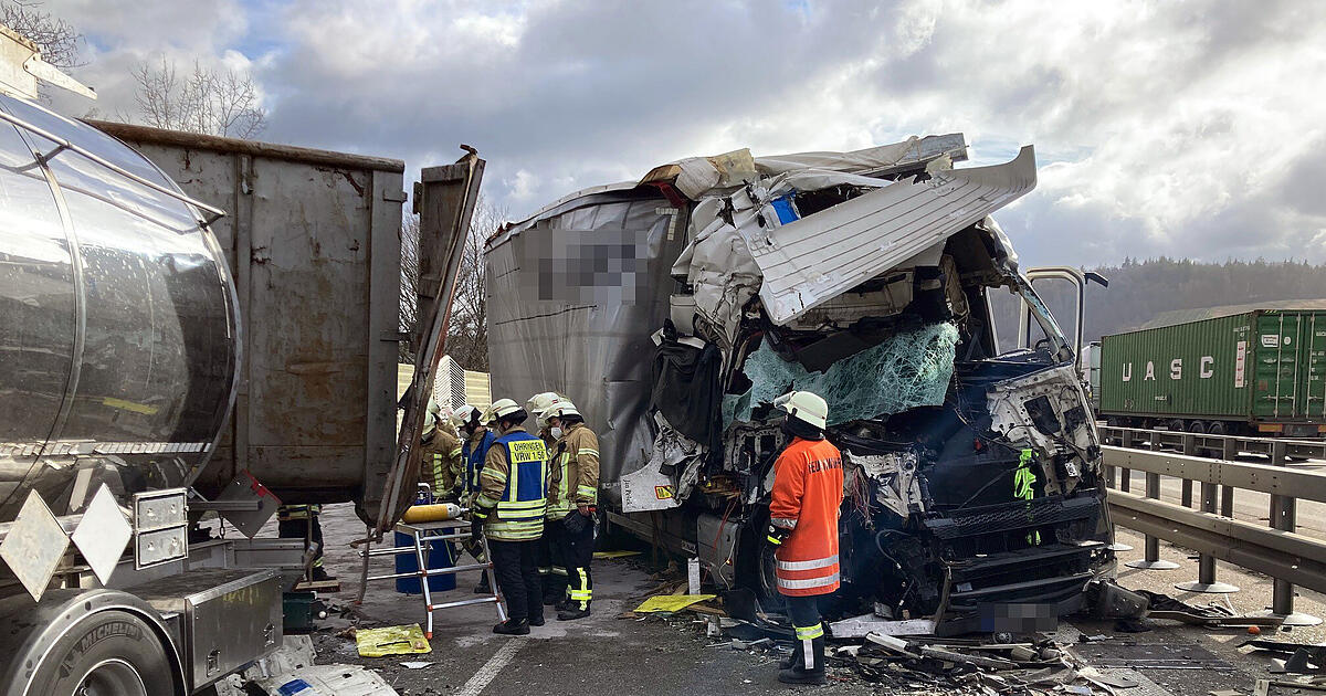 Zwei Verletzte bei Lkw-Unfall - A6 Richtung Heilbronn mehrere Stunden gesperrt - STIMME.de
