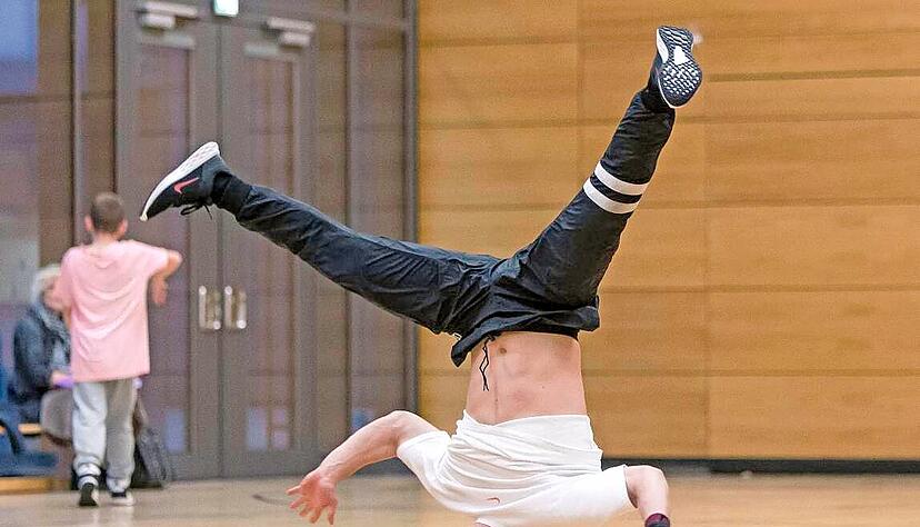Breakdance in Künzelsau: Aggressive Musik und akrobatische Moves ...