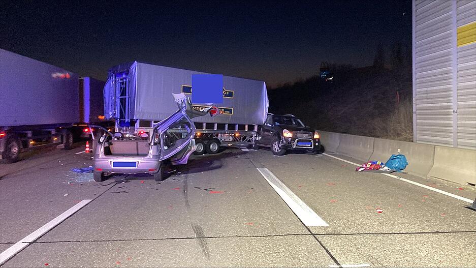 Schwerer Unfall auf der A6 bei Bad Rappenau – Auto prallt gegen Anhänger - STIMME.de