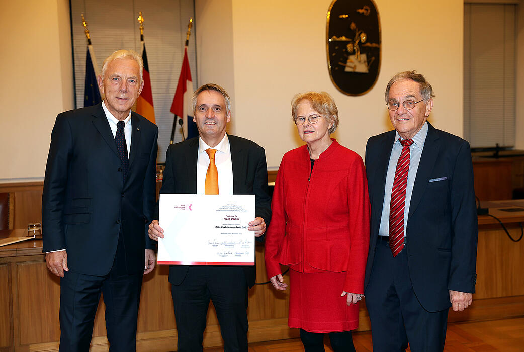 Politikwissenschaftler Frank Decker mit Otto-Kirchheimer-Preis ...