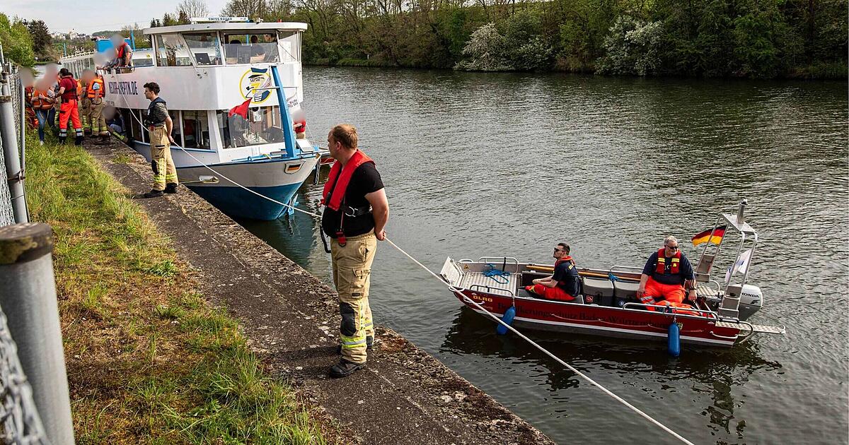 Neckar-Käpt'n-Ausflugsschiff havariert auf Neckar bei Remseck ...