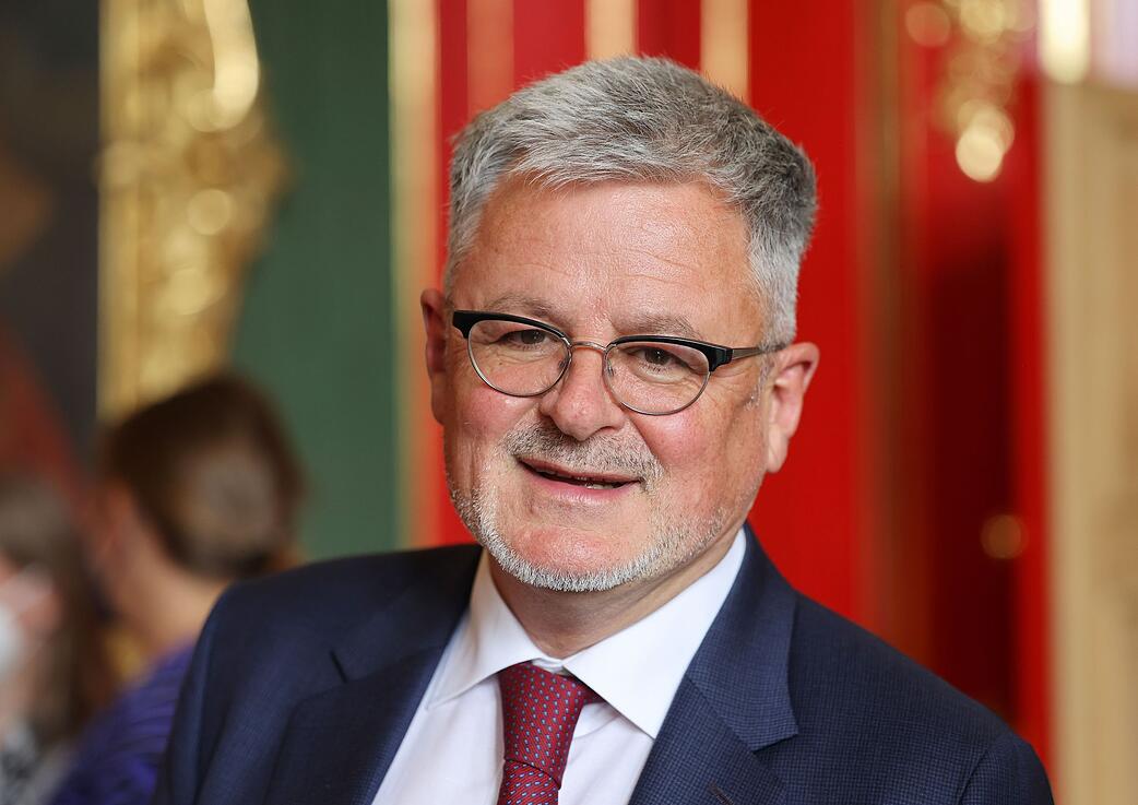 Historiker Christopher Clark mit Karlsmedaille ausgezeichnet - STIMME.de