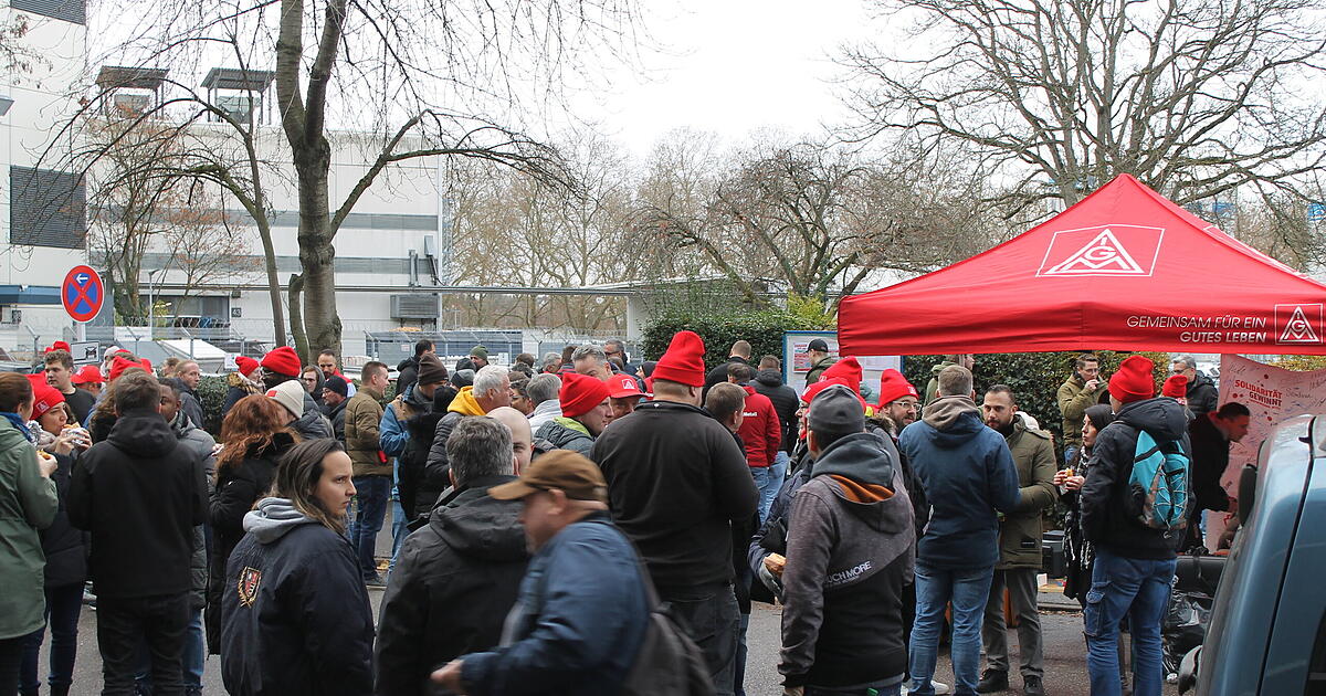 Azur Space Solar in Heilbronn: Gewerkschaft und Unternehmen bei ...