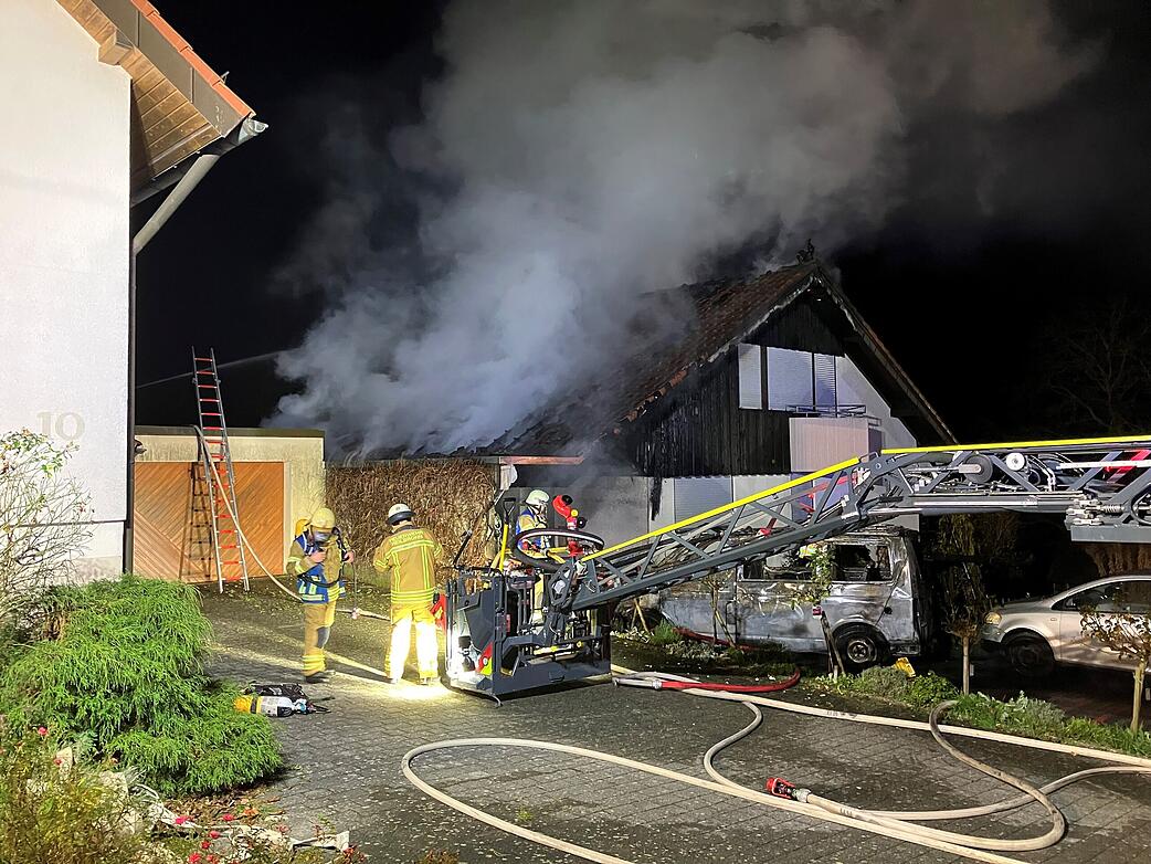 Brand in Ilsfelder Einfamilienhaus – großer Schaden, zwei Verletzte - STIMME.de