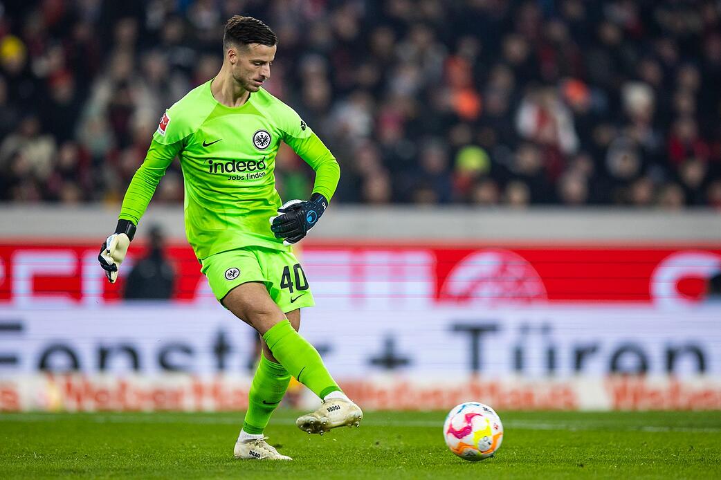 Eintracht bestätigt: Torwart Ramaj wechselt zu Ajax - STIMME.de