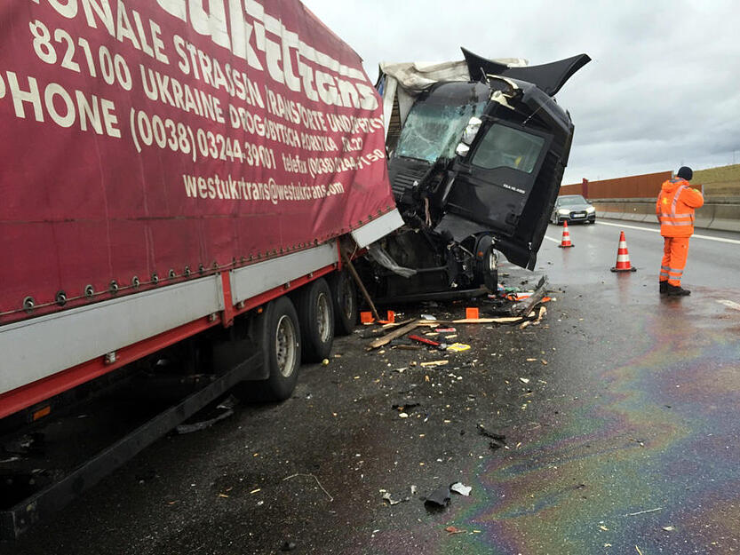 Lkw-Unfall auf der A6 bei Kirchardt - STIMME.de