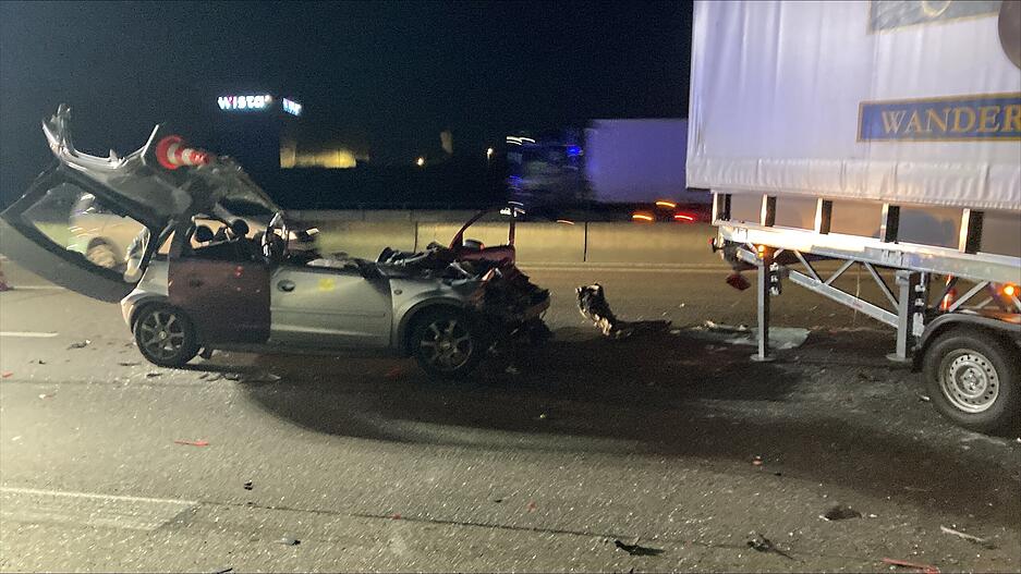 Schwerer Unfall auf der A6 bei Bad Rappenau – Auto prallt gegen Anhänger - STIMME.de