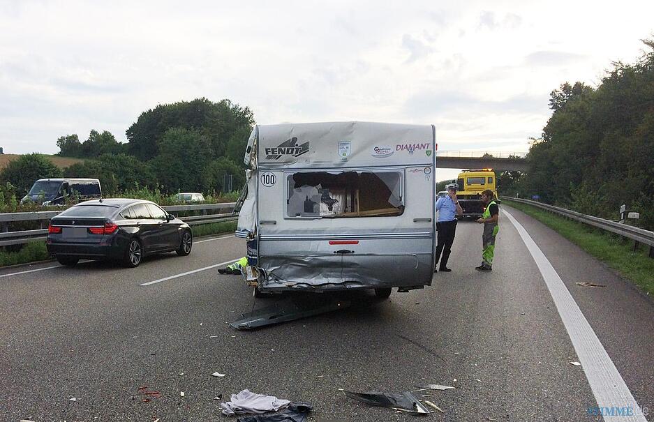 A6: Lkw prallt auf Wohnanhänger - STIMME.de