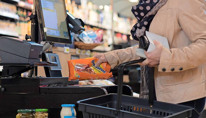 Durch SB-Kassen im Supermarkt werden Käufer zu Kassierern - STIMME.de
