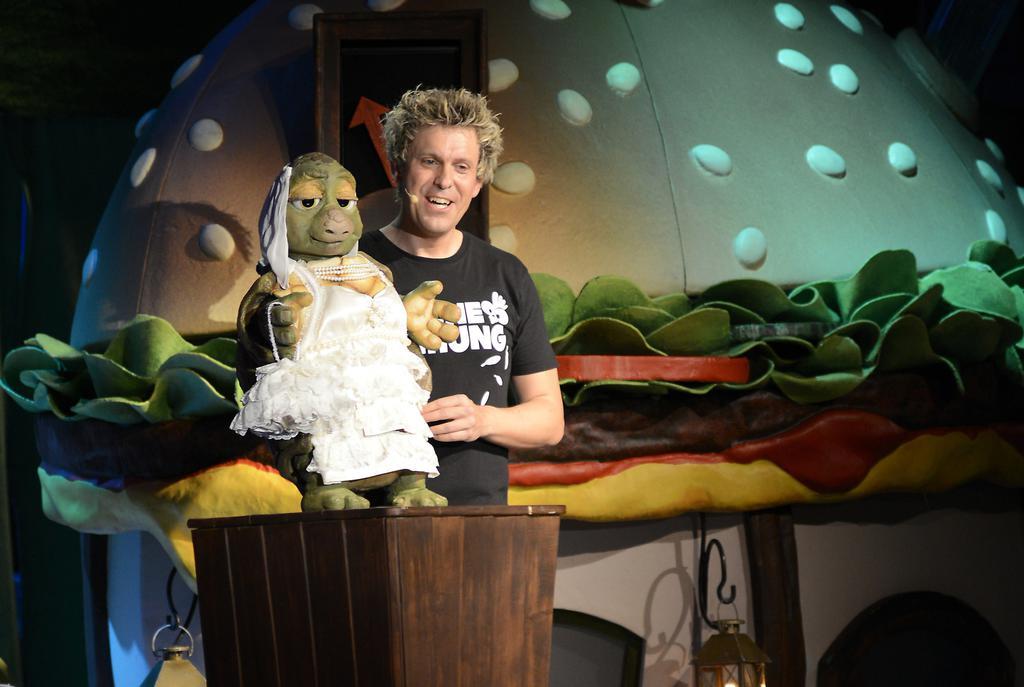 Sascha Grammel ließ in der Harmonie die Puppen tanzen - STIMME.de