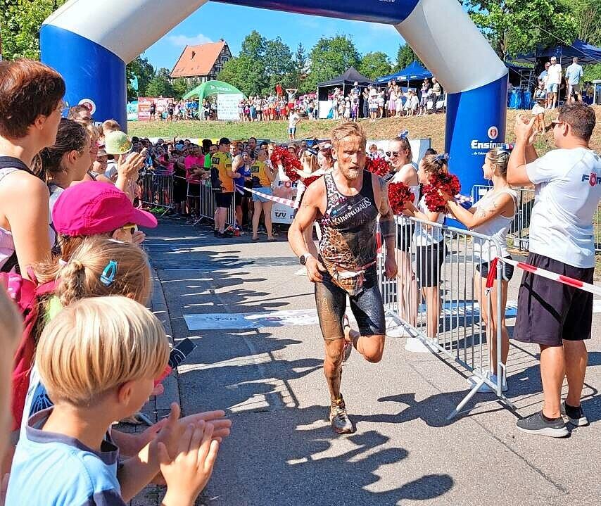 Motorman Run in Neuenstadt: "Menschen mit Dreck und Wahnsinn begeistern ...