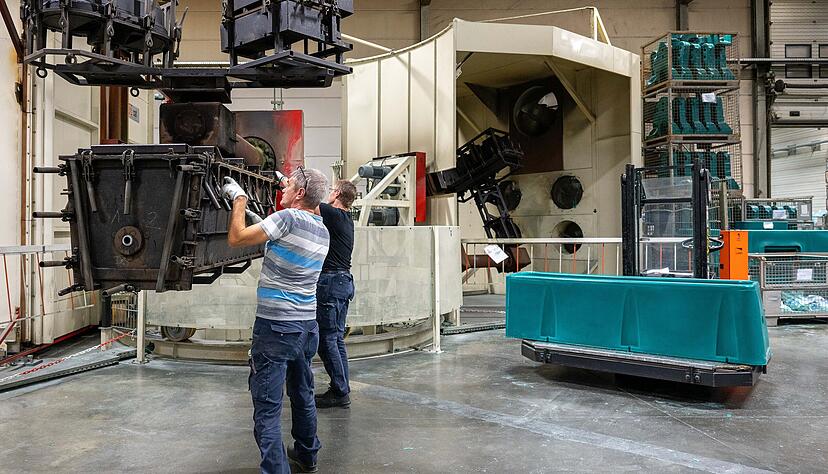 Bei Suevia Haiges in Kirchheim werden Tiertränken im Drei-Schicht ...