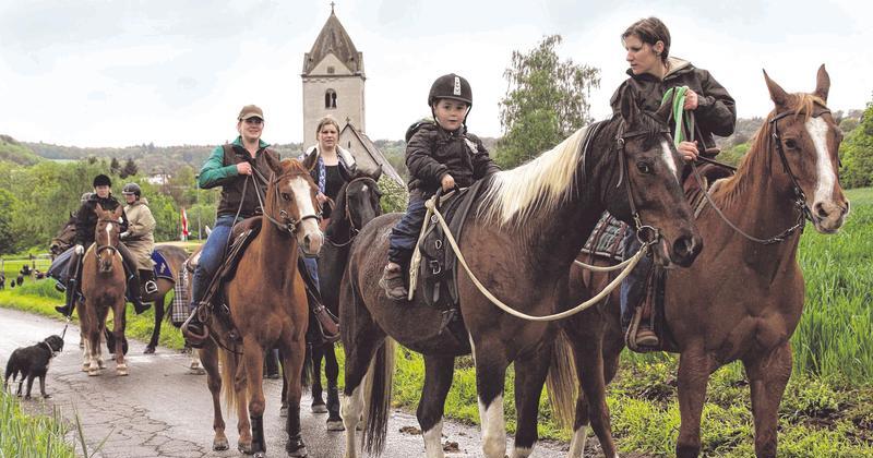 Gangolfsritt ohne Kostüme, dafür mit viel Wasser - STIMME.de