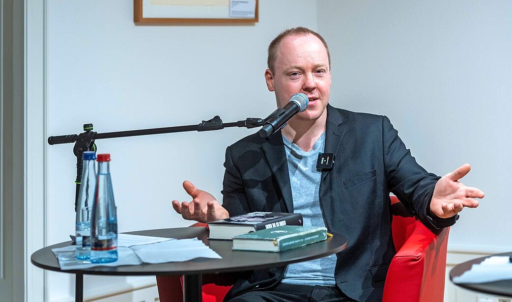 "Schön ist die Nacht": Journalist und Autor Christian Baron liest im ...
