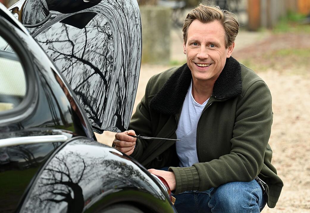 Schauspieler Patrick Kalupa schraubt 15 Jahre an VW Käfer - STIMME.de