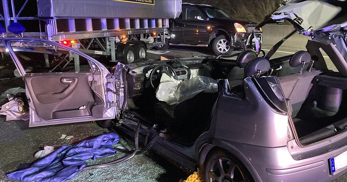 Schwerer Unfall auf der A6 bei Bad Rappenau – Auto prallt gegen Anhänger - STIMME.de