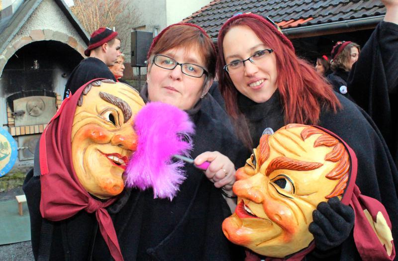 Tamburine erklingen in den Straßen - STIMME.de
