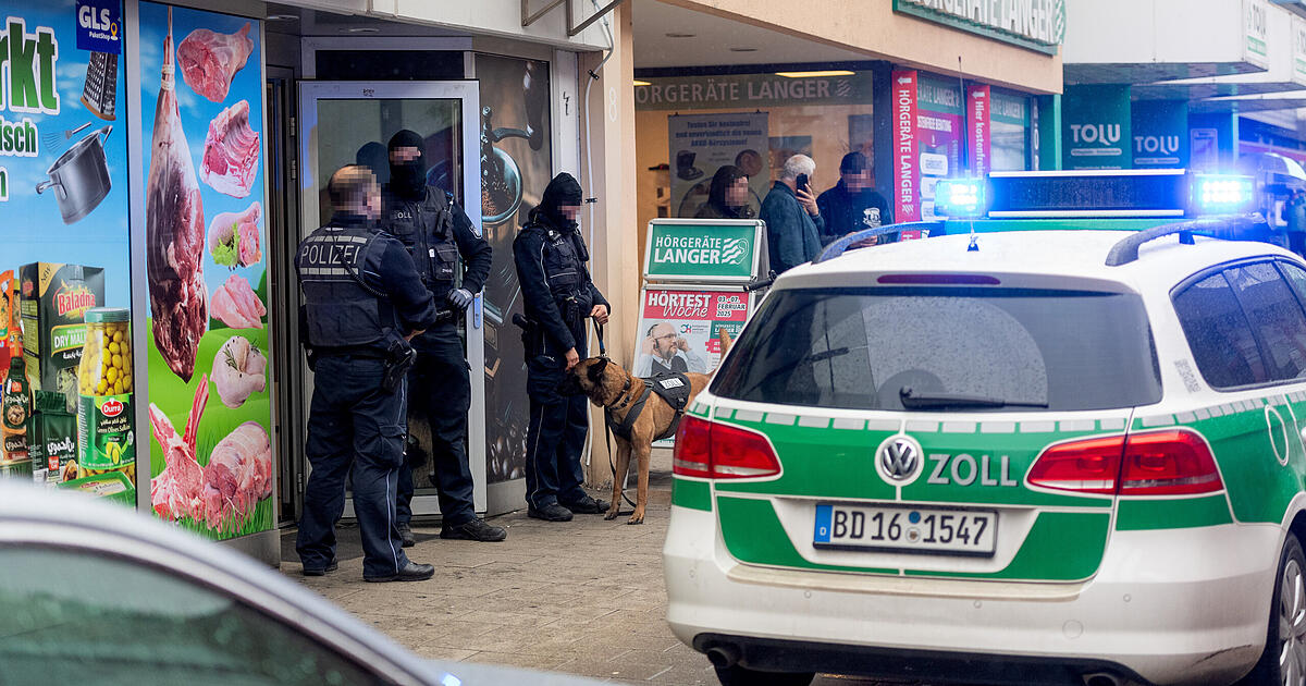 Verdacht auf illegale Tabakverkäufe: Bilder des Zoll- und Polizei-Einsatzes in Heilbronn - STIMME.de