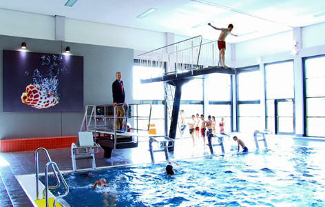 360-Grad-Video: Action im neuen Hallenbad - STIMME.de