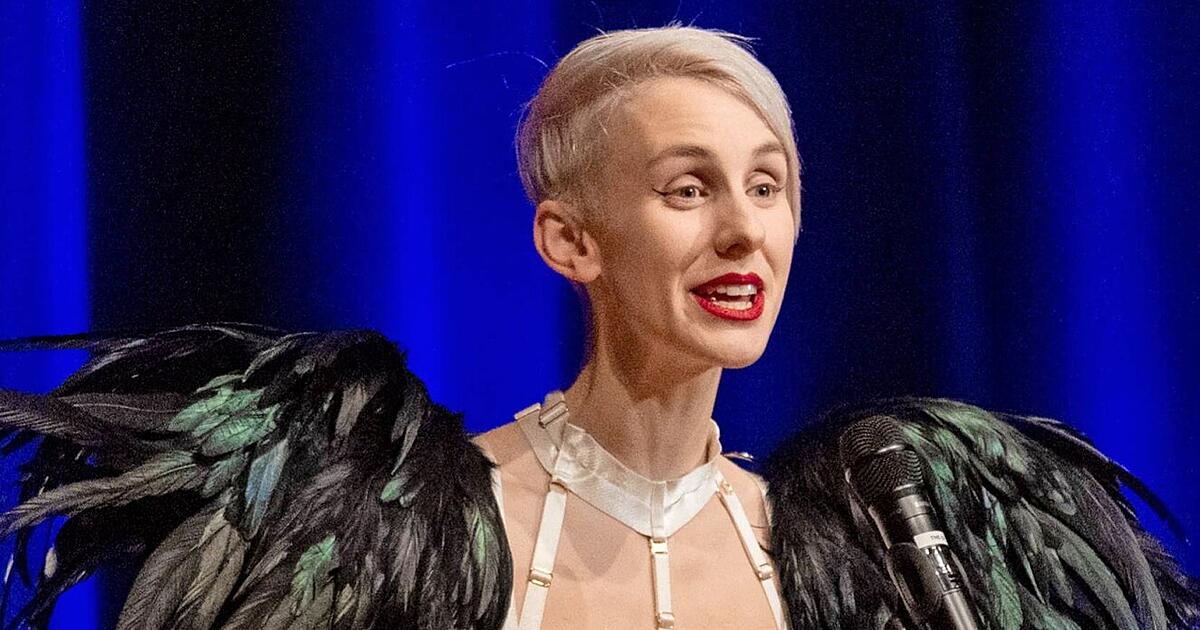 Kabarettistin Lisa Eckhart in der ausverkauften Harmonie Heilbronn ...