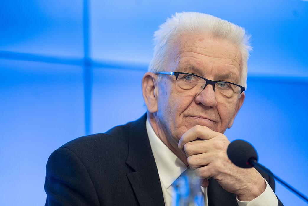 Kretschmann ehrt 23 Persönlichkeiten mit Verdienstorden - STIMME.de