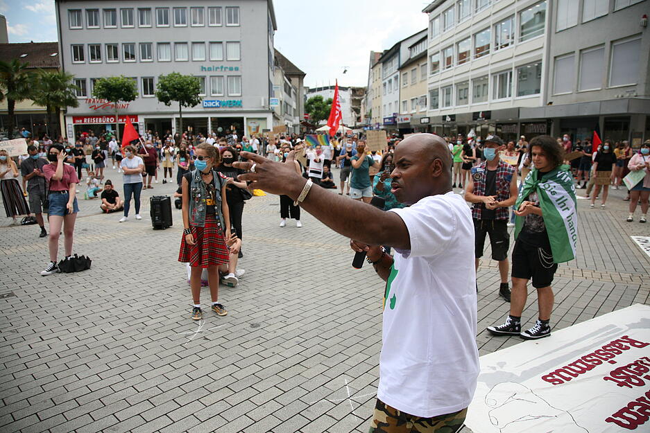 Demo gegen Rassismus auf dem Kiliansplatz - STIMME.de