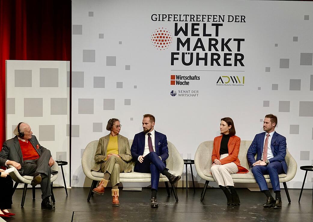 Gipfeltreffen der Weltmarktführer in Hall: Familie Würth auf dem Sofa ...