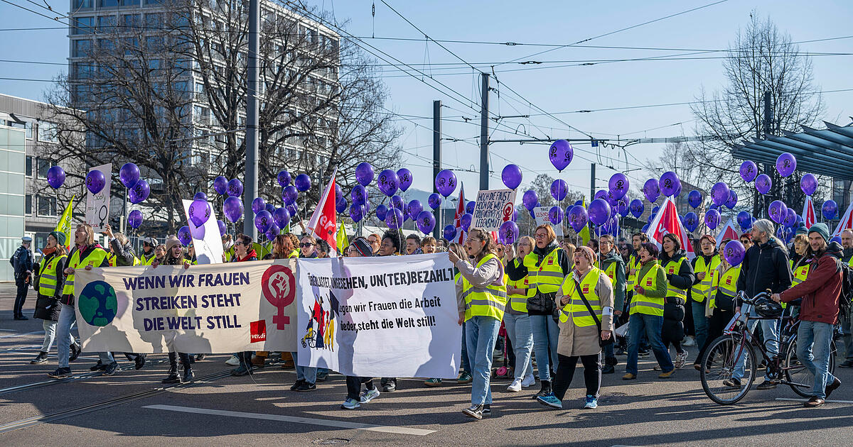 Warnstreik in Heilbronn: Rund 300 Menschen bei Demo in Innenstadt ...